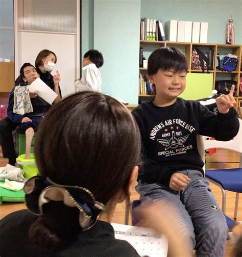 LINO放デイ 活動風景手話で自己紹介しよう児童発達支援放課後等デイサービス くすの木会 LINO