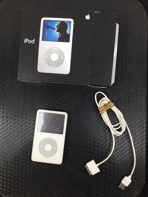 Lot Apple Ipod 30gb 5 5 Gen