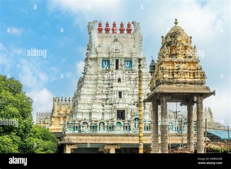 Thiru Parameswara Vinnagaram Temple Ancient Idol Statues Decoration