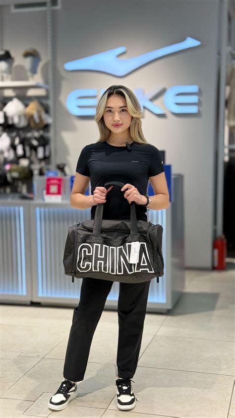 СПОРТИВНАЯ ОДЕЖДА И ОБУВЬ «erke Праздник начинается с подарков 🎁💐 В