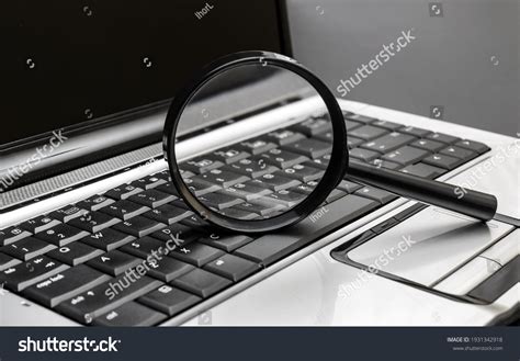 11 477 Keyboard Magnifying Glass Images Stock Photos Vectors