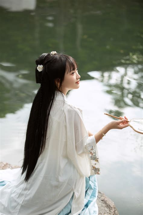 艺图语 2022 12 29 小扇引微凉悠悠夏日长 莉莉崽w 微图坊
