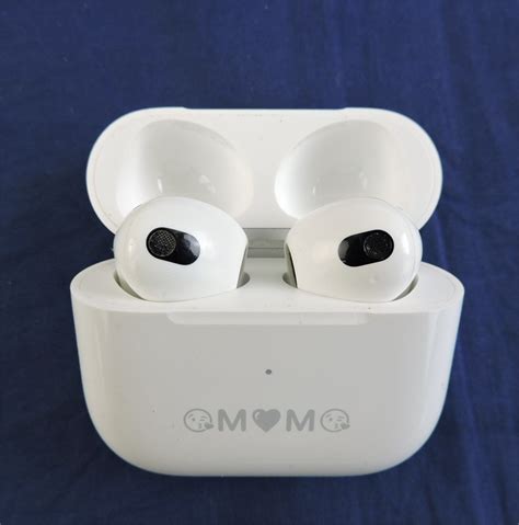 Police Auctions Canada - Apple Airpods (A2564/A2565) Wireless Earbuds w ...