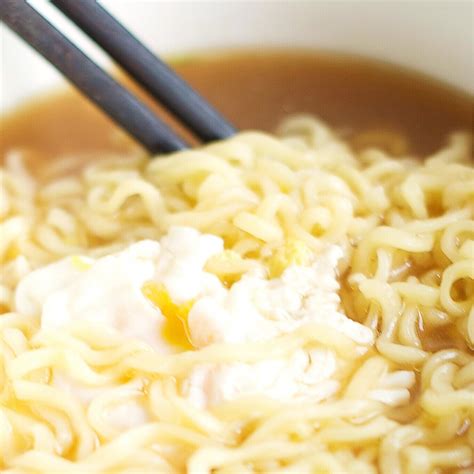 煮泡面时，如何正确地打鸡蛋？ 知乎