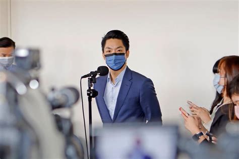 【影】陳時中十指緊扣摟人妻惹議 蔣萬安：背後故事可能更駭人聽聞 中天新聞網