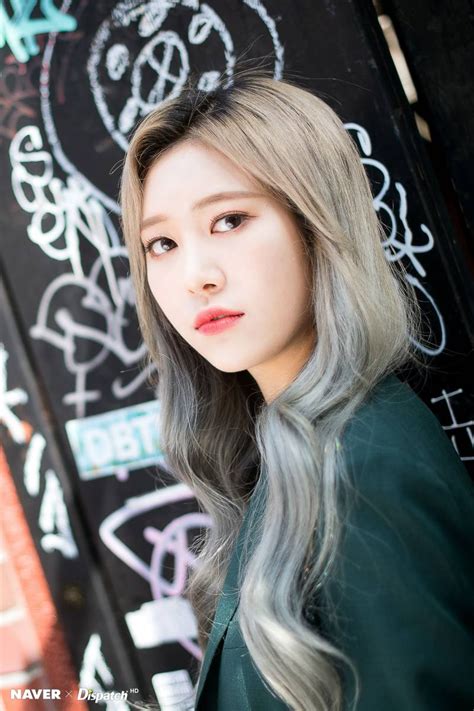 Pin On Momoland K Pop Group