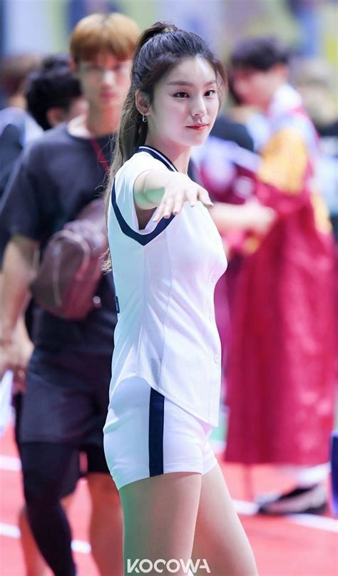 Pin Oleh Ornnn Di 예지 Wanita Gambar Artis