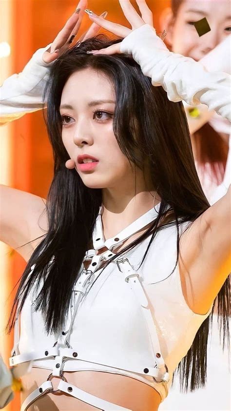 있지 유나 근접샷 민소매