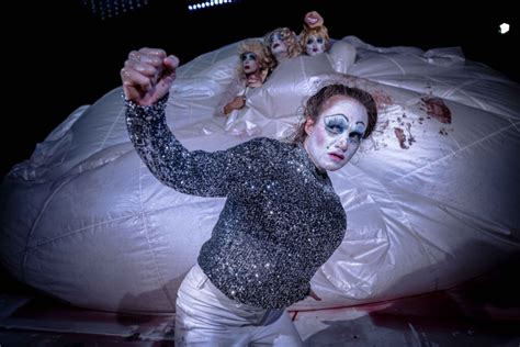 Der Gute Mensch Von Sezuan Bildergalerie Schlosstheater Moers