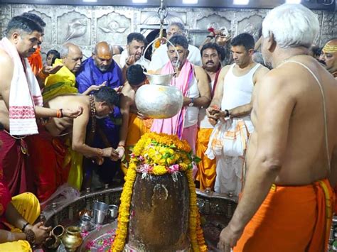 Karnataka Deputy Cm Dk Shivakumar Seek Blessings In Mahakal Temple