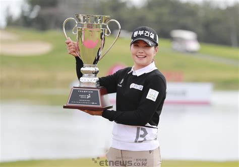 포토 장수연 Klpga 시즌 첫 승에 미소 만발 전자신문