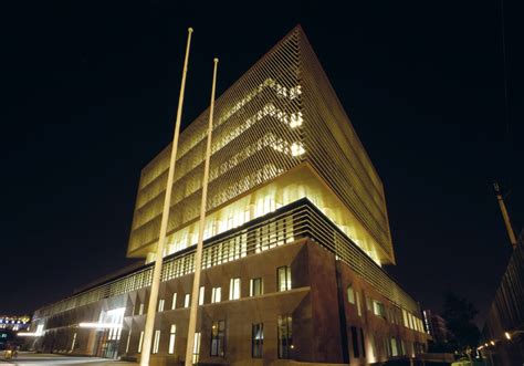 印尼龙目岛突发地震，身在国外旅行，突发事件如何应对