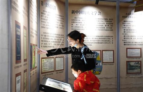 安徽合肥：畅游科技馆 迎接航天日 人民图片网