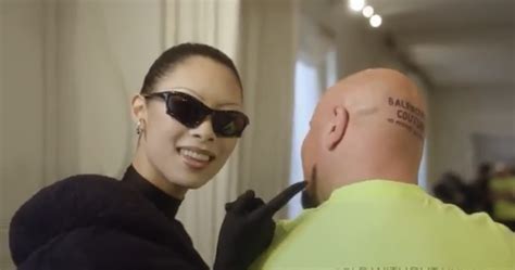 リナ・サワヤマ Jp公式 On Twitter 💄vogue Japan密着映像公開💄 リナ・サワヤマ がバレンシアガのショーに準備する