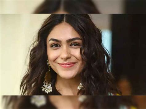 Mrunal Thakur Dating Rapper And Singer Badshah Mrunal Thakur Affair