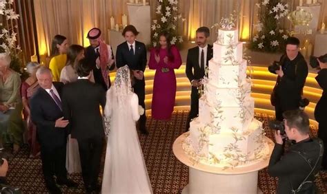 约旦公主大婚王储哥哥送嫁52岁王后妈妈太美