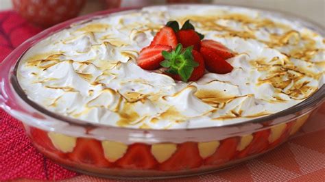 A MELHOR TORTA DE MORANGOS NA TRAVESSA SOBREMESA DE NATAL FÁCIL E