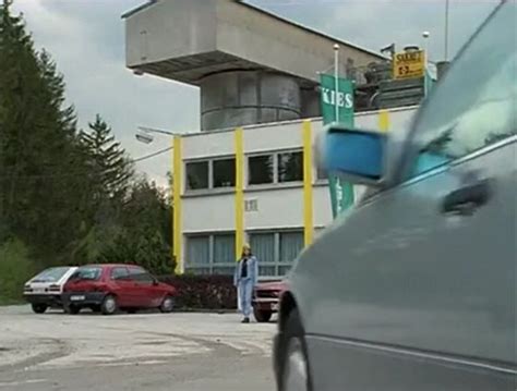 Imcdb Org Renault Clio X In Anna Maria Eine Frau Geht