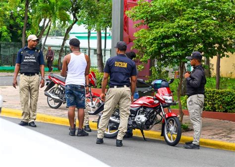Policía Apresa A Dos Hombres Acusados De Múltiples Robos Y Asaltos En