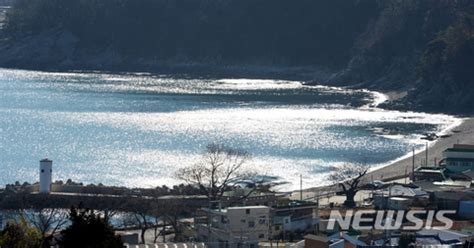 햇살에 반짝이는 바다