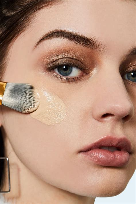 How To Apply Makeup In 15 Easy Pro Steps Ipsy How To Apply Makeup