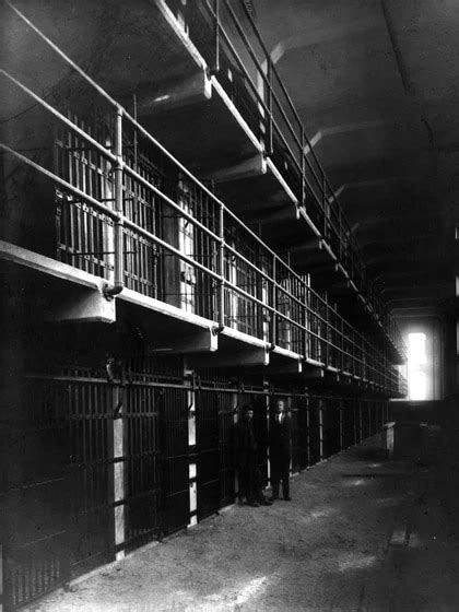 El Espectacular Intento De Fuga De Alcatraz Que Incluyó Tablas De Surf” Y Cuerpos Desnudos