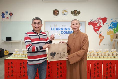 高雄大學佛光山寶華寺 臘八贈粥師生 祝福平安 期末考順利 National University of Kaohsiung 國立高雄大學