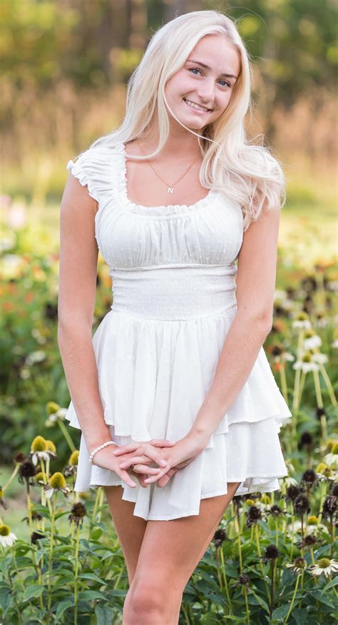 Pretty Fuzzy In White Uhq X 2 Rthefuzzygirlnextdoor