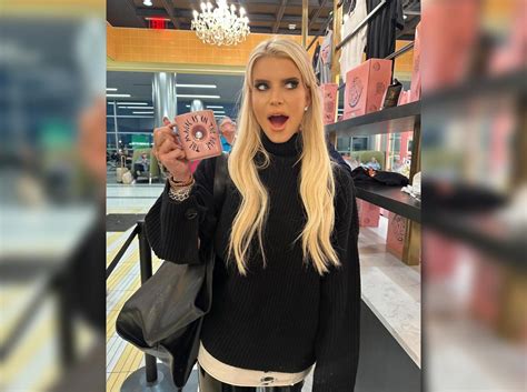 Jessica Simpson Makes Sexual Joke About Her Magic Hole Photo