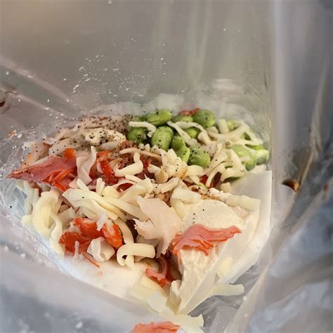 「豆腐」と「はんぺん」でふわふわ食感！材料を混ぜて焼くだけ“カラフルかにぺん”レシピ