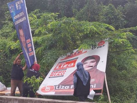 Masa Tenang Pemilu Bawaslu Tertibkan APK Caleg Dan Parpol Di Pekanbaru