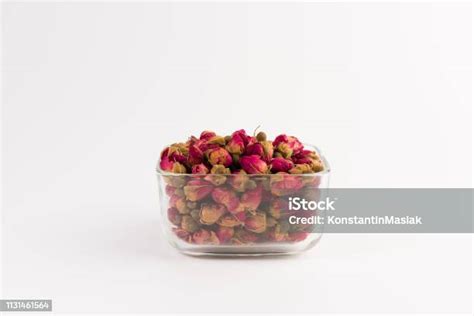 흰색 배경에 고립 된 유리 마시는 그릇에 차 장미 꽃 봉 오리 0명에 대한 스톡 사진 및 기타 이미지 0명 꽃 식물 꽃