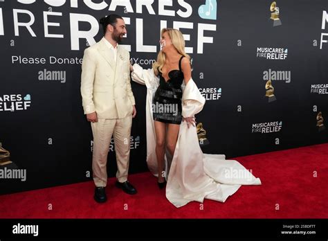 Noah Kahanleft And Kelsea Ballerini Arrive At The 67th Annual Grammy