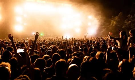 Enjoy Nightlife In Goa Pubs Bars Night Clubs And Beach Fun