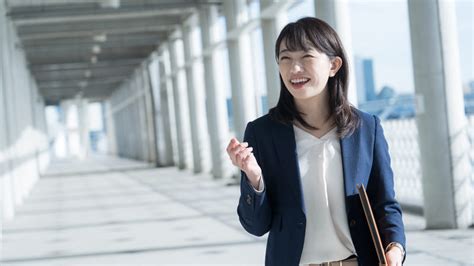 日経bp、24年版「女性が活躍する会社best100」を公表 上位各社の女性のキャリア育成は 月刊総務オンライン