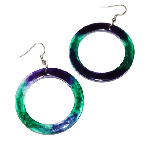 Cercei Din Rasina Epoxidica Cu Nunate De Verde Albastru Si Alb Handmade