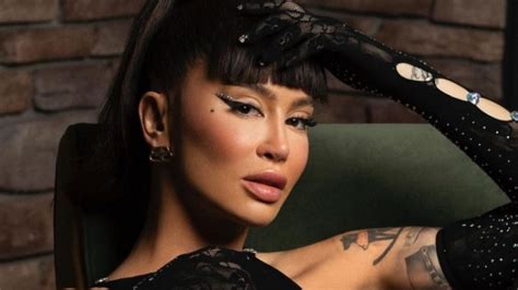 Dafina Fotografohet Me Veshje Interesante Kosova Sot