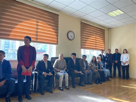 Олимп нийтийн биеийн тамир спортын сайд Б Бат Эрдэнэ үүрэгт ажилдаа орлоо