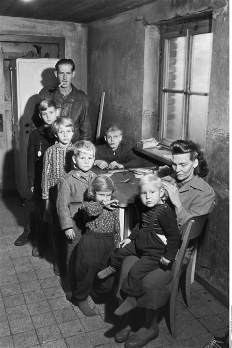 In Die Ddr Zurückgekehrte Familie Von Ehemaligen Republikflüchtlingen