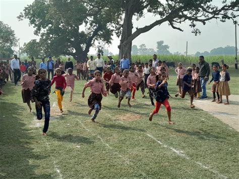 बच्चों ने दिखाया दमखम बीईओ बोले खेल कूद से होता है बच्चों का शारीरिक
