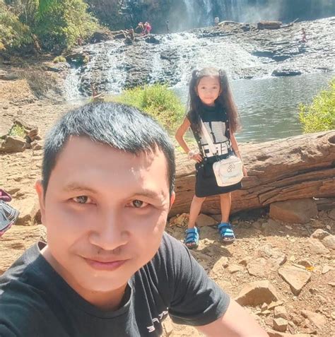 ស្រី នាង