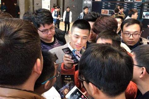 Dnf旭旭宝宝开播9天粉丝牌达到50万 单单这点就至少价值300万