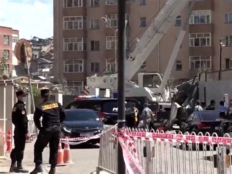 УБЕГ ын дэргэдэх байшингийн хана нурж 4 хүн дарагдаж нэг хүн нас