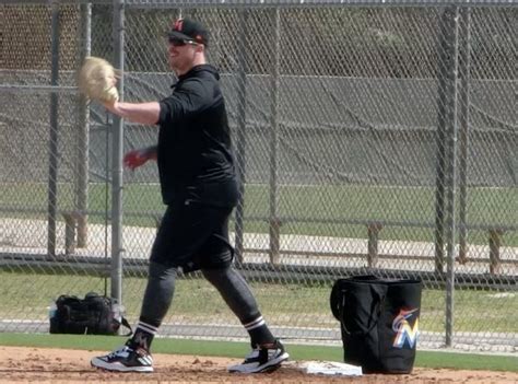 1b Hold Runner Right Hand First Baseman Positioning Gold Glove Defense