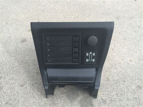 Quantum Syncro Upper Center Console W Diff Lock Switch And Tape Player