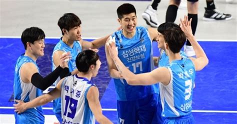 삼성화재 89일만에 2연승으로 봄배구에 실낱 희망