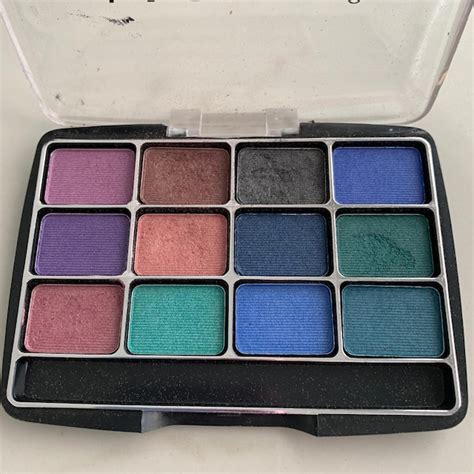 Premium Photo Close Up Of Eyeshadow Pallet