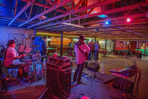 Best Honky Tonk Dance Bars In Austin