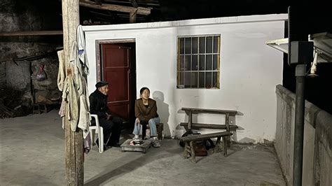 青云迹小雪今天带大家探访贵州大山悬崖上的守庙老人 Youtube