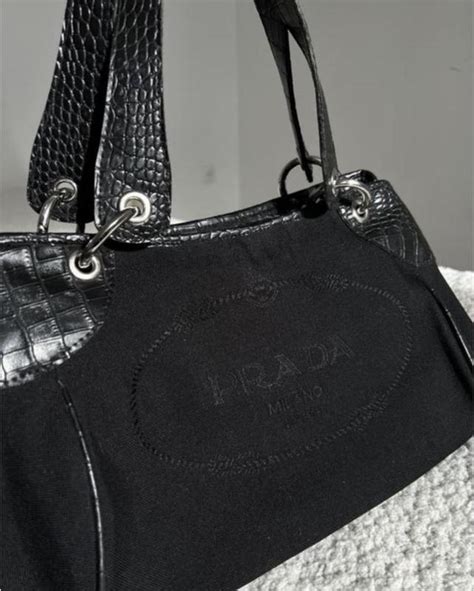 Вінтажна сумочка Prada — ціна 700 грн у каталозі Сумки Купити аксесуари за доступною ціною на